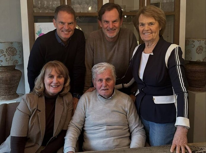 Vader van Frank en Ronald de Boer overleden: ‘Dank voor alle mooie ...