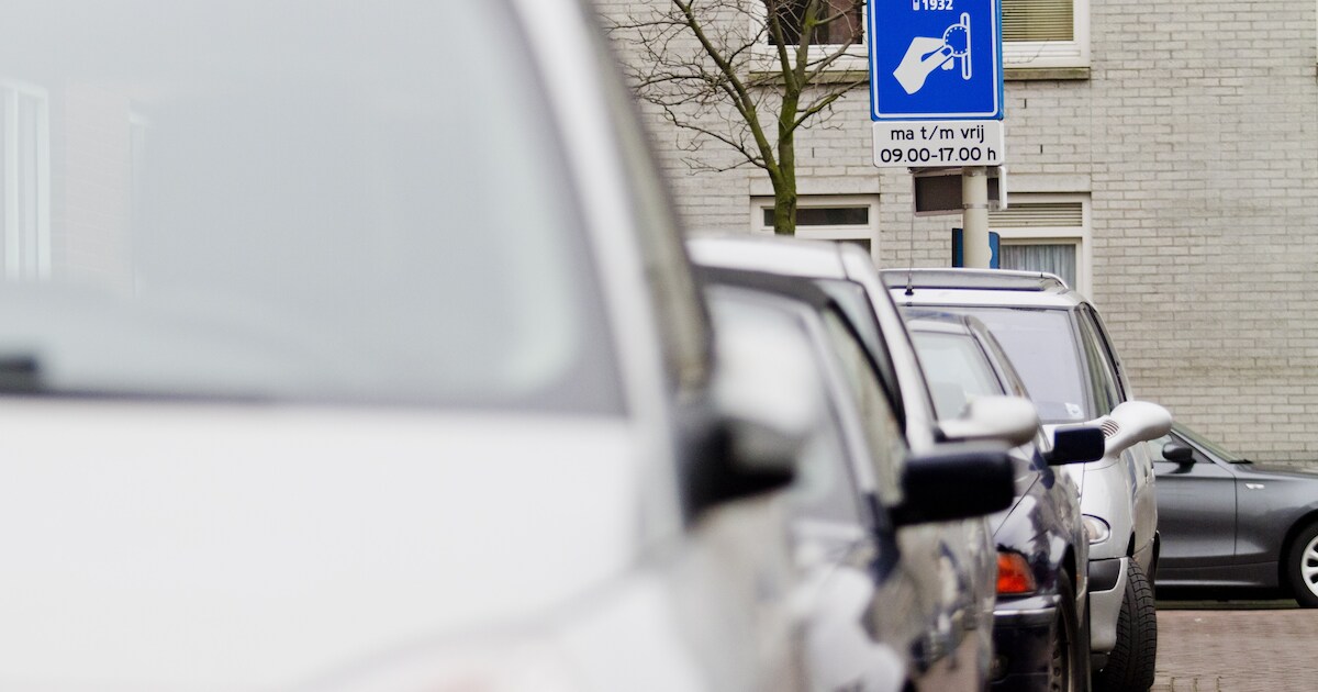 Parkeervergunningen voor één auto stuk duurder vanwege ‘groeiend aantal ...