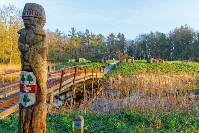 ‘Zeeroversnest’ krijgt opknapbeurt: nieuwe toren, brug en ridderpad in ...