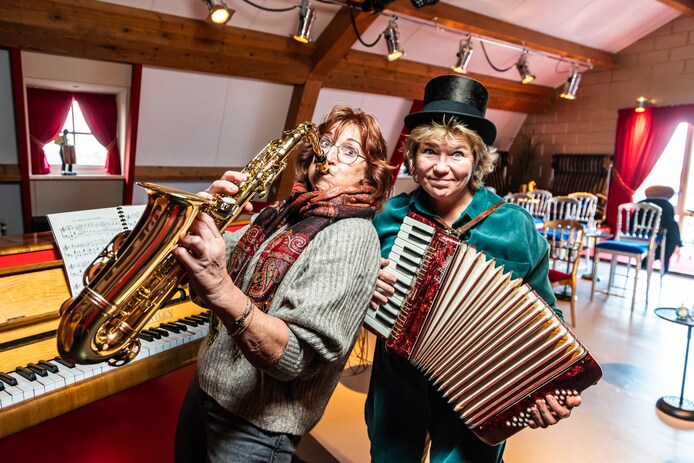 Verscholen in schuur in achtertuin huist het knusse theater van Annie ...