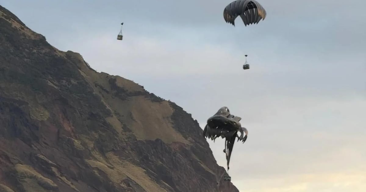 Britse luchtmacht voert dropping uit op piepklein eiland om mogelijke ...