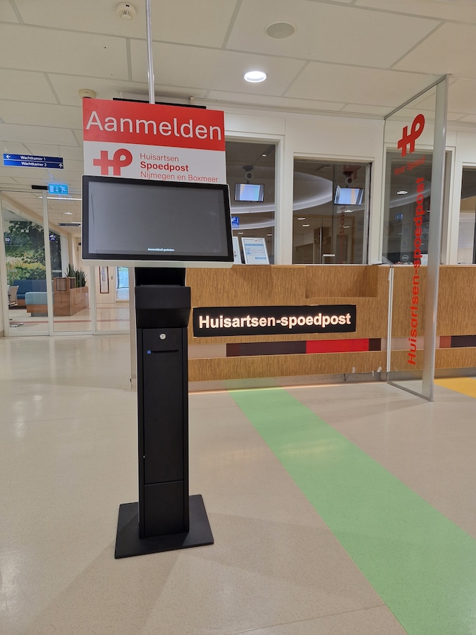 Huisartsen-spoedpost Nijmegen introduceert aanmeldzuil | Foto | AD.nl