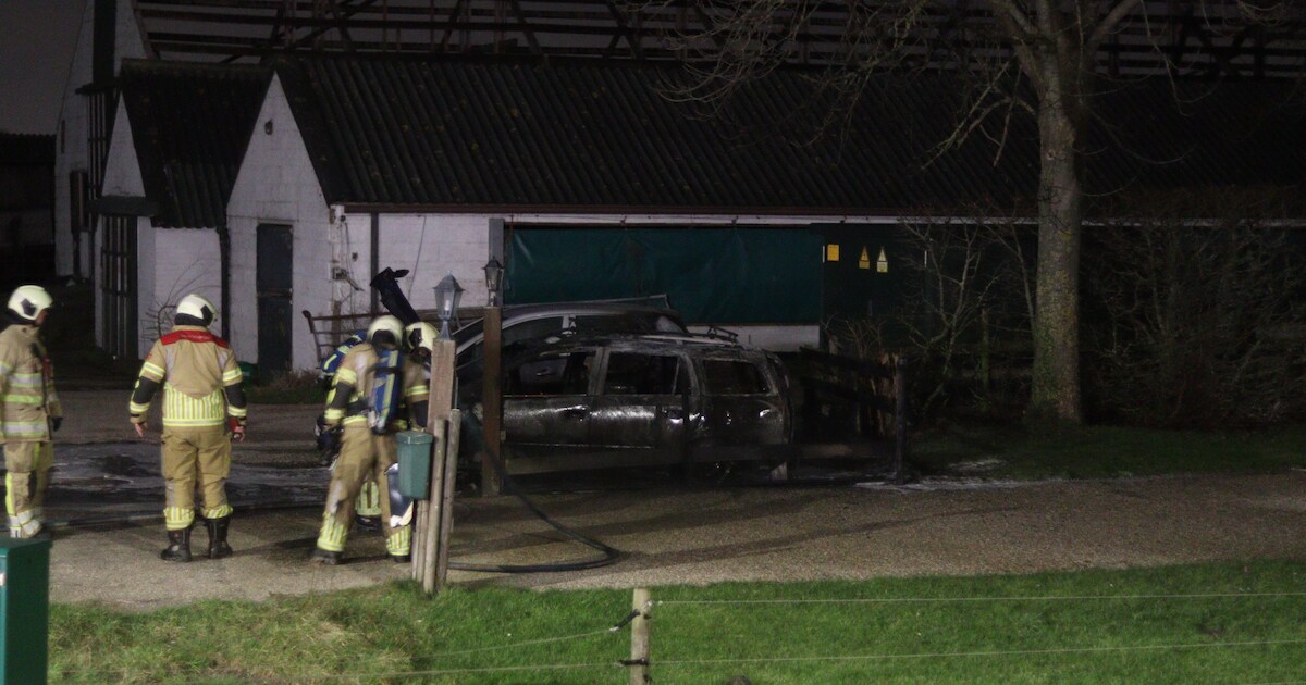 Twee voertuigen raken beschadigd bij autobrand in De Meern | Utrecht ...