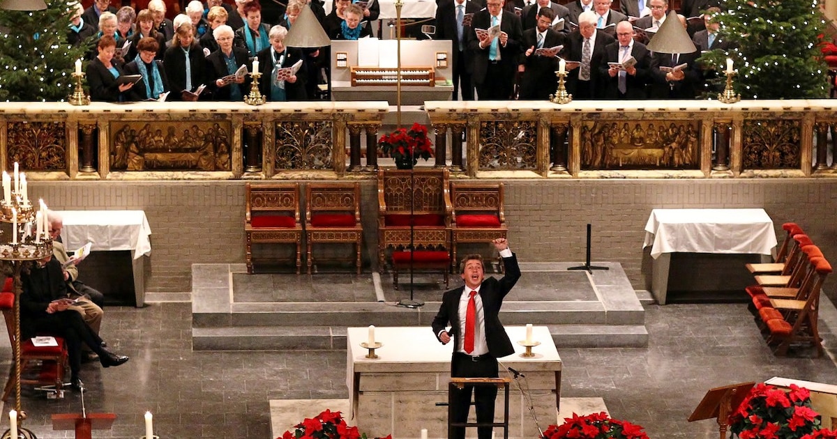 Nog één keer laat Gregor Bak publiek genieten bij Kerstvolkszang: ‘Je ...