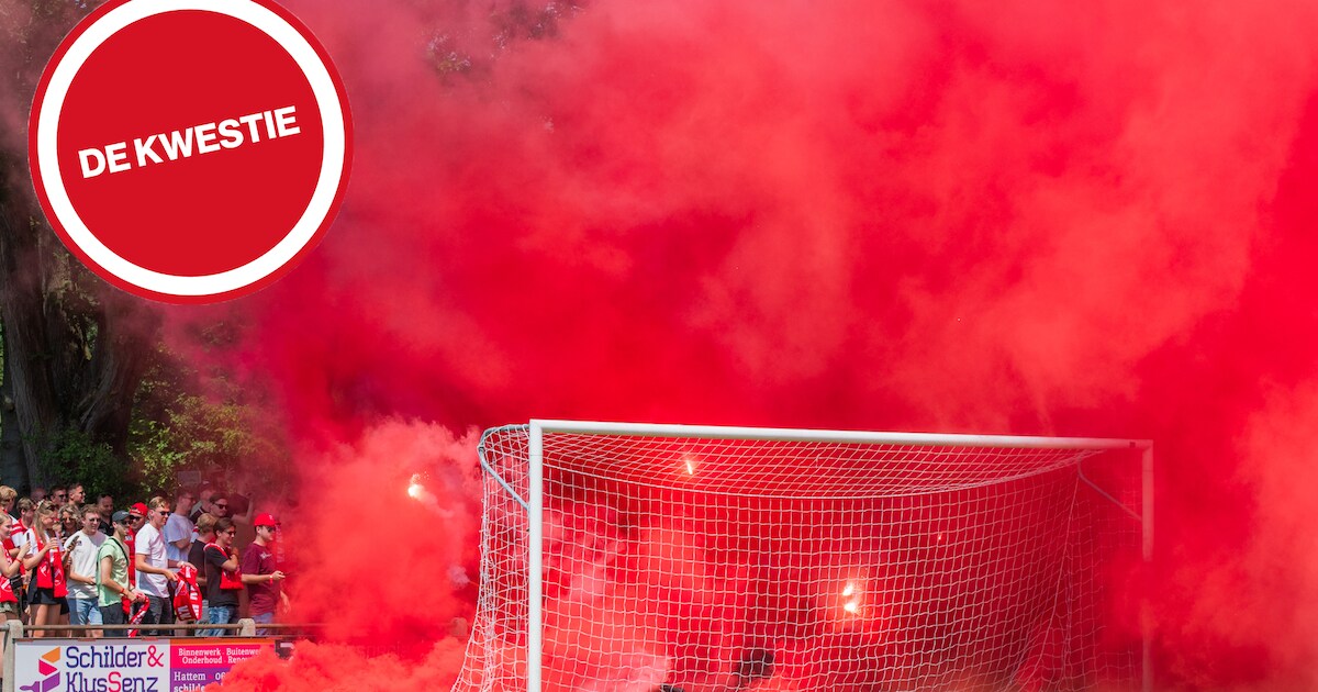 Vuurwerk afsteken tijdens een voetbalwedstrijd? Dit vinden onze lezers ...
