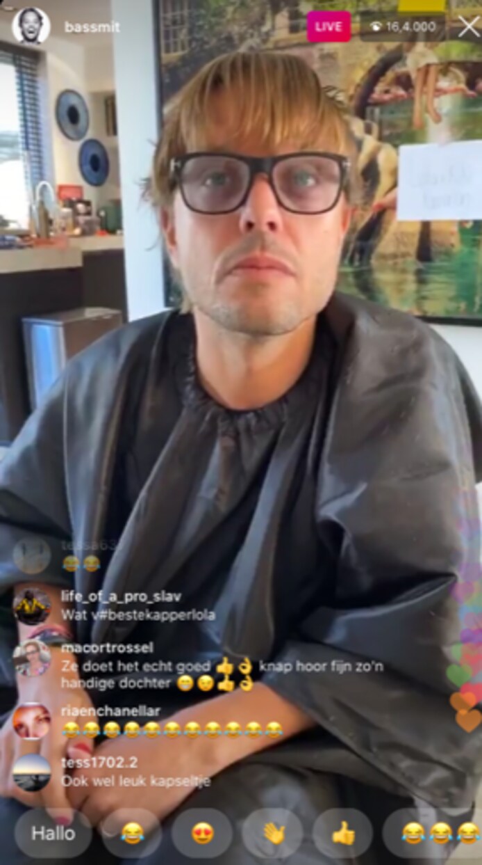 Bas Smit laat dochter (8) zijn haar knippen tijdens livestream: ‘Klamme ...