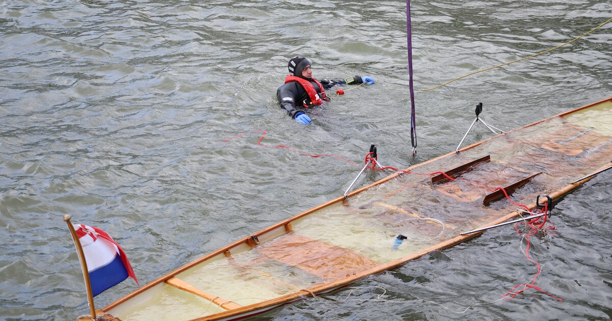 Vier personen te water nadat roeiboot omslaat bij de Holland ...