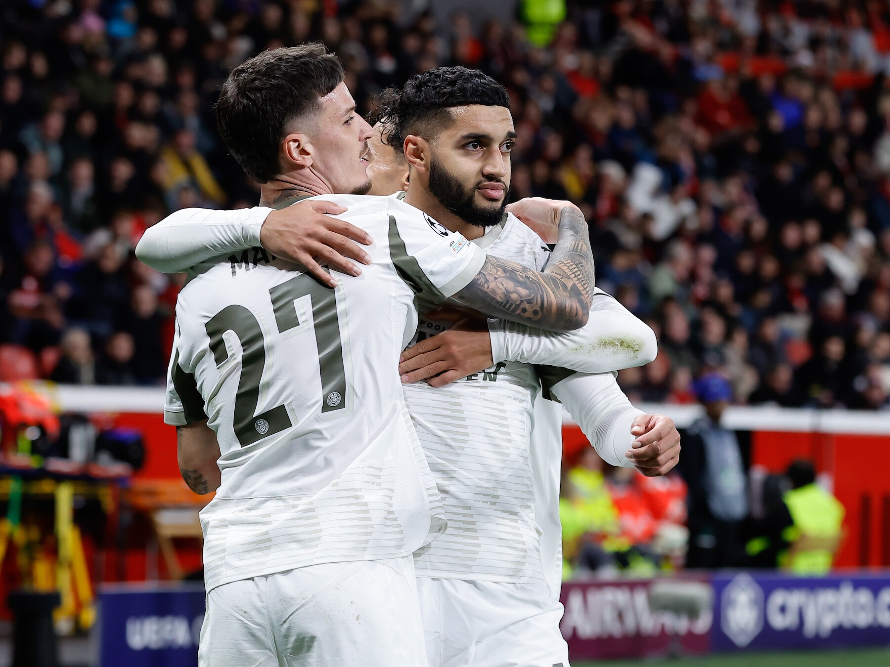 IJzersterk PSV maakt in topper korte metten met Feyenoord en sluit 2024 ...