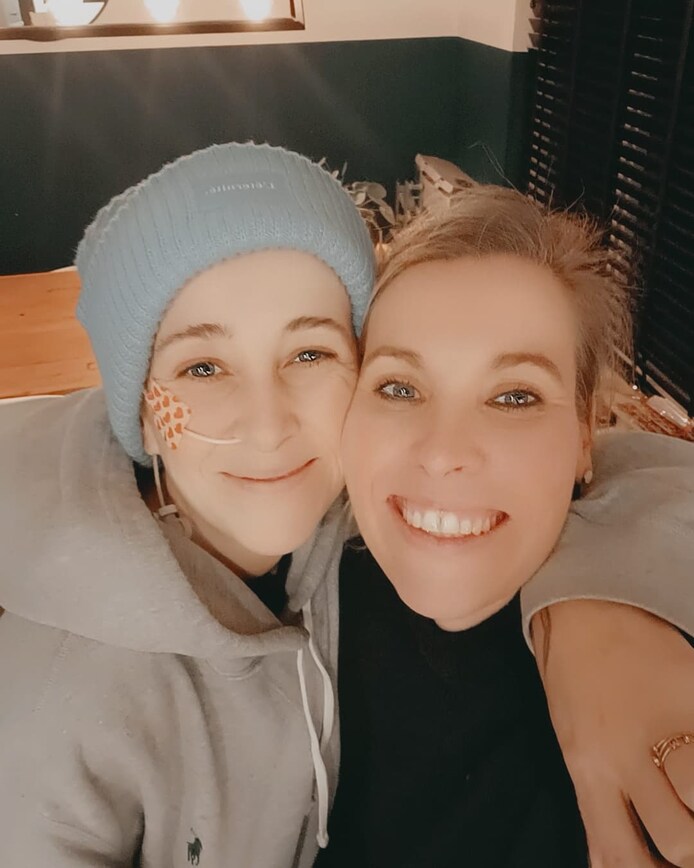 Kayleigh, die genas van kanker, heeft nu een soort duizendknoop in haar ...