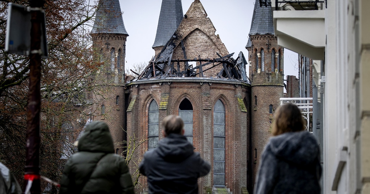 Monumentale Vondelkerk in Amsterdam verwoest door brand, politie doet ...