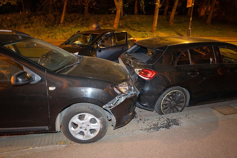 Automobilist ramt geparkeerde auto’s op Prinsen Bolwerk in Haarlem ...