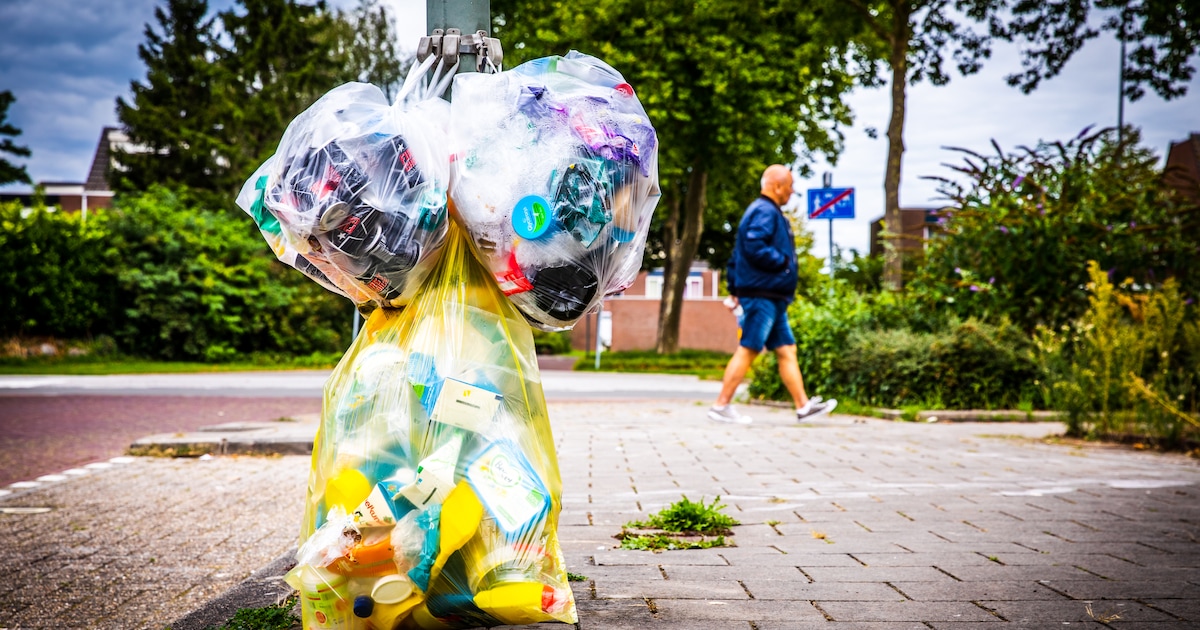 VVD wil af van gele zakken voor plastic en stelt vragen aan het college ...