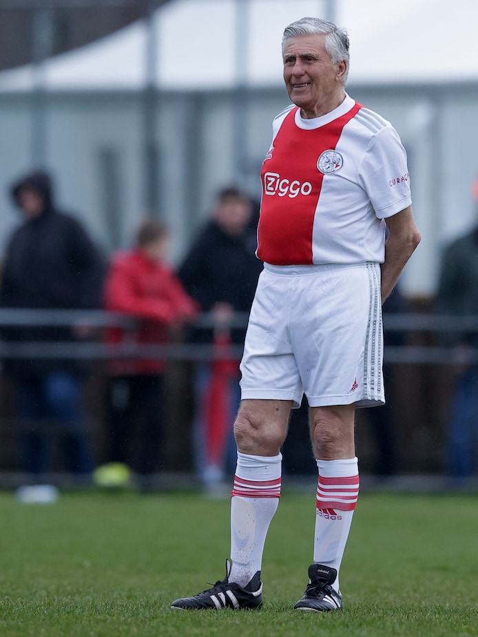 Deze spelers voetbalden tegen Ajax-icoon Sjaak Swart en andere ex-profs ...