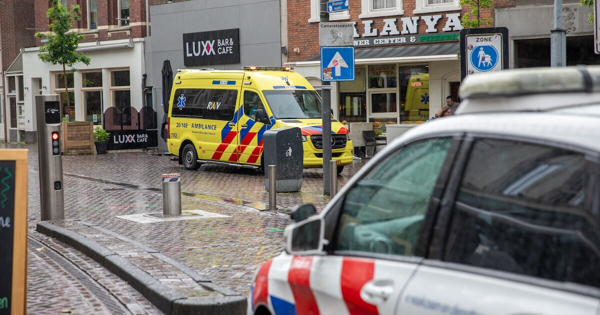 Man loopt snee op na ruzie bij kapper in Roosendaal | Roosendaal | AD.nl