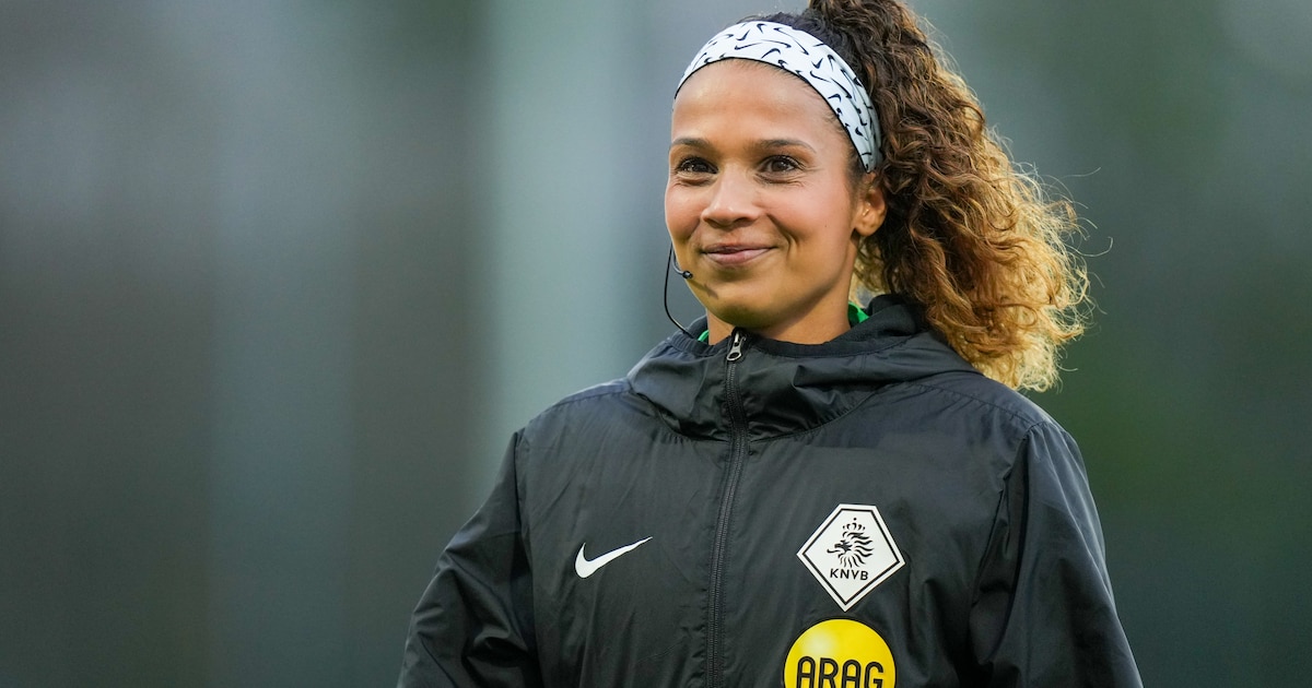 Primeur: duel in Nederlands betaald mannenvoetbal onder leiding van een ...