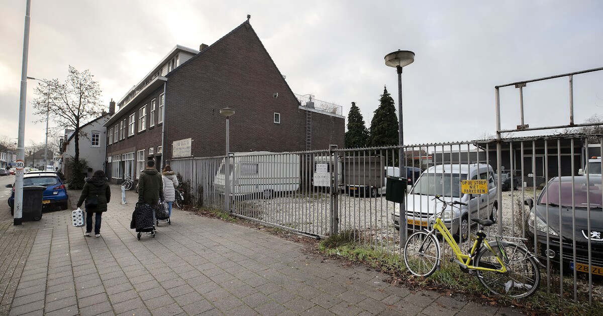 Bewoners Strijpsestraat Eindhoven blijven zich verzetten tegen komst 21 ...