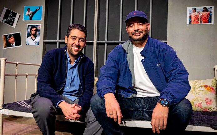 Hoe twee Marokkaanse cabaretiers uit Oss en Veghel met hun zelfspot nu theaterzalen vullen | Oss ...