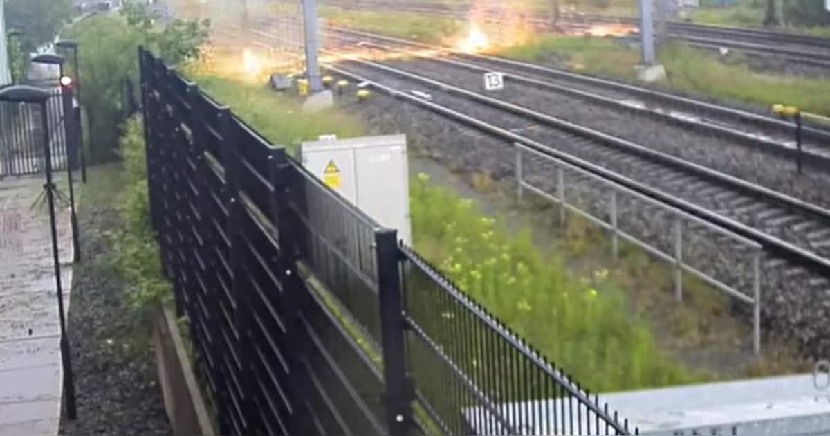 Twee blikseminslagen zorgen voor problemen op spoor rond Utrecht ...