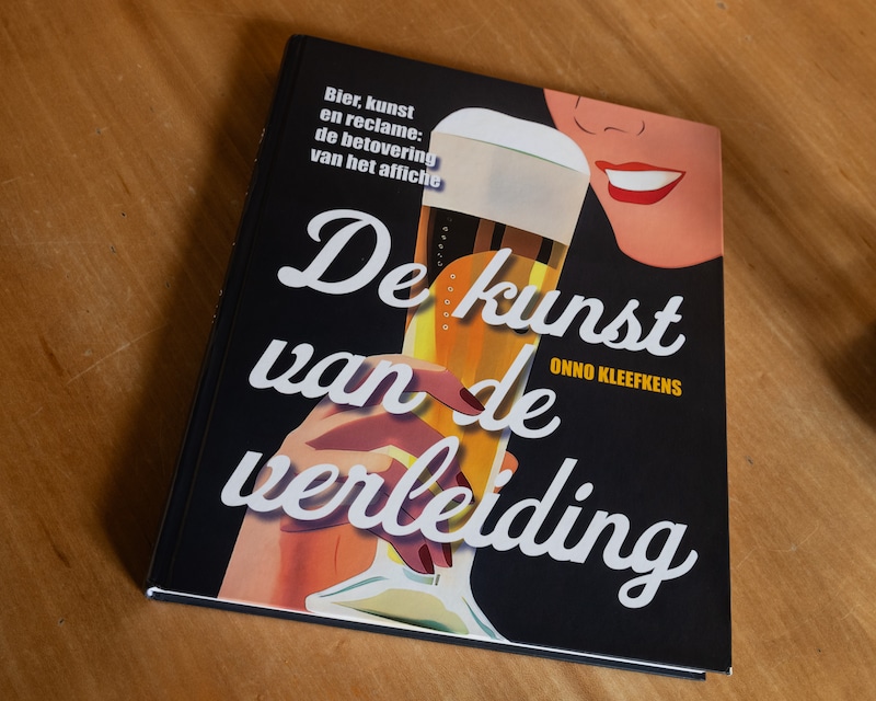 Bieraffiches door de jaren heen: van heer met sigaar tot verleidelijke ...