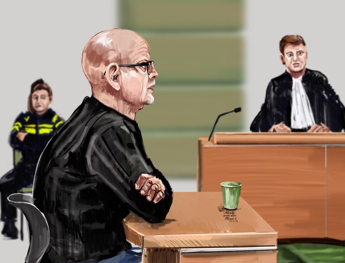 Getrouwde ambtenaar met dubbelleven deelde gruwelijke kinderporno in ...