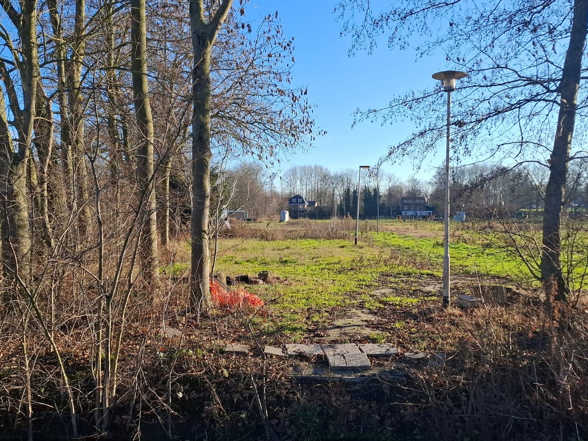 Heenvlieters gaan zelf verpauperd voetbalterrein opknappen: ‘Zo’n ...