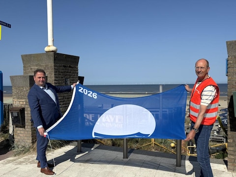 Zandvoort behoudt Blauwe Vlag voor schoon zwemwater | Regio | AD.nl