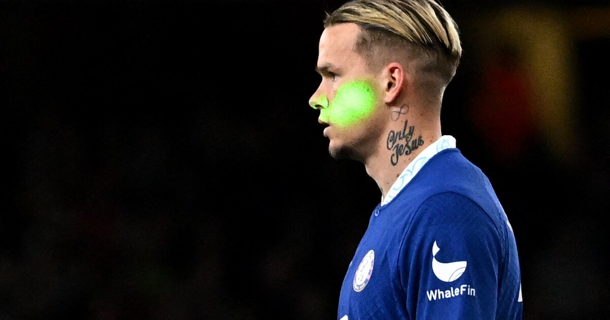 Man opgepakt voor schijnen laserpen op Chelsea-speler Mikhailo Mudryk ...