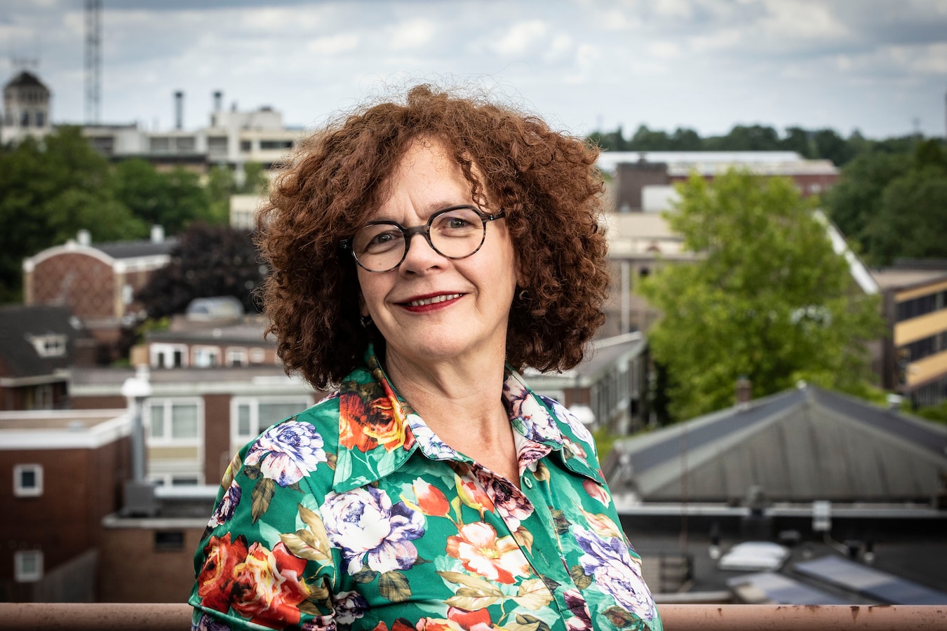 Els knuffelt graag met een pony, de vraag is of ze dat kan blijven doen ...