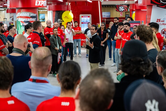 MediaMarkt-manager aangedaan door relschoppers: ‘Feestje is verpest, ik ...