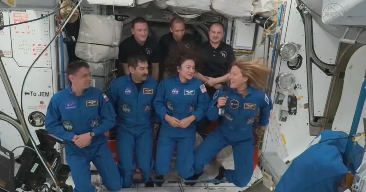 Nieuw team astronauten aangekomen op internationaal ruimtestation ISS ...