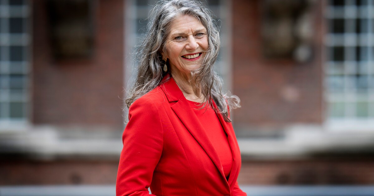 Grijs haar is hip: jongeren grijpen naar de grijze haarverf en ouderen ...