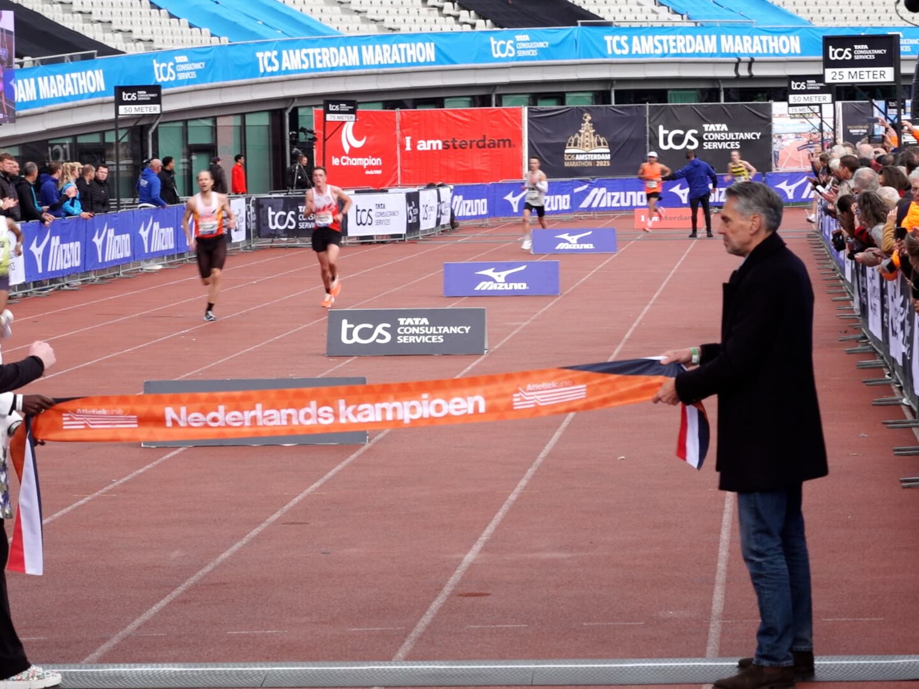 IJzersterk PSV maakt in topper korte metten met Feyenoord en sluit 2024 ...