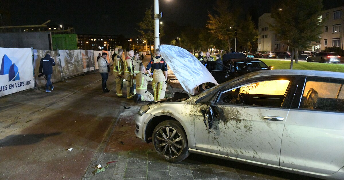 Auto slaat over de kop door botsing op de Loevesteinlaan | Den Haag | AD.nl