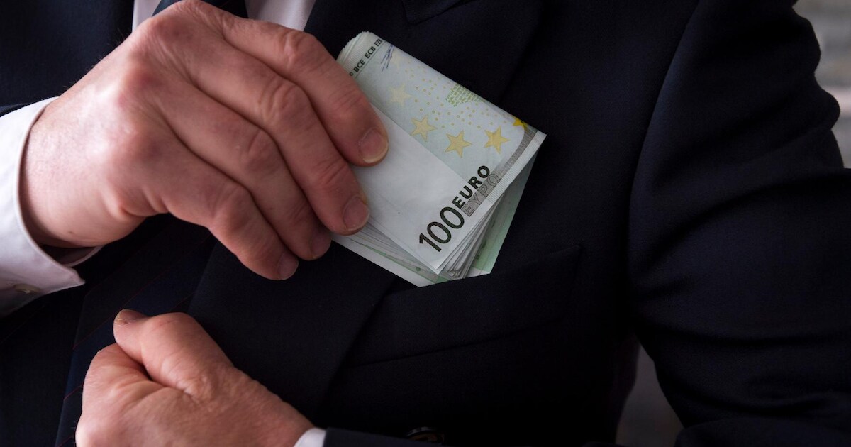 Rotterdam betaalt Haagse topambtenaar | Den Haag | AD.nl