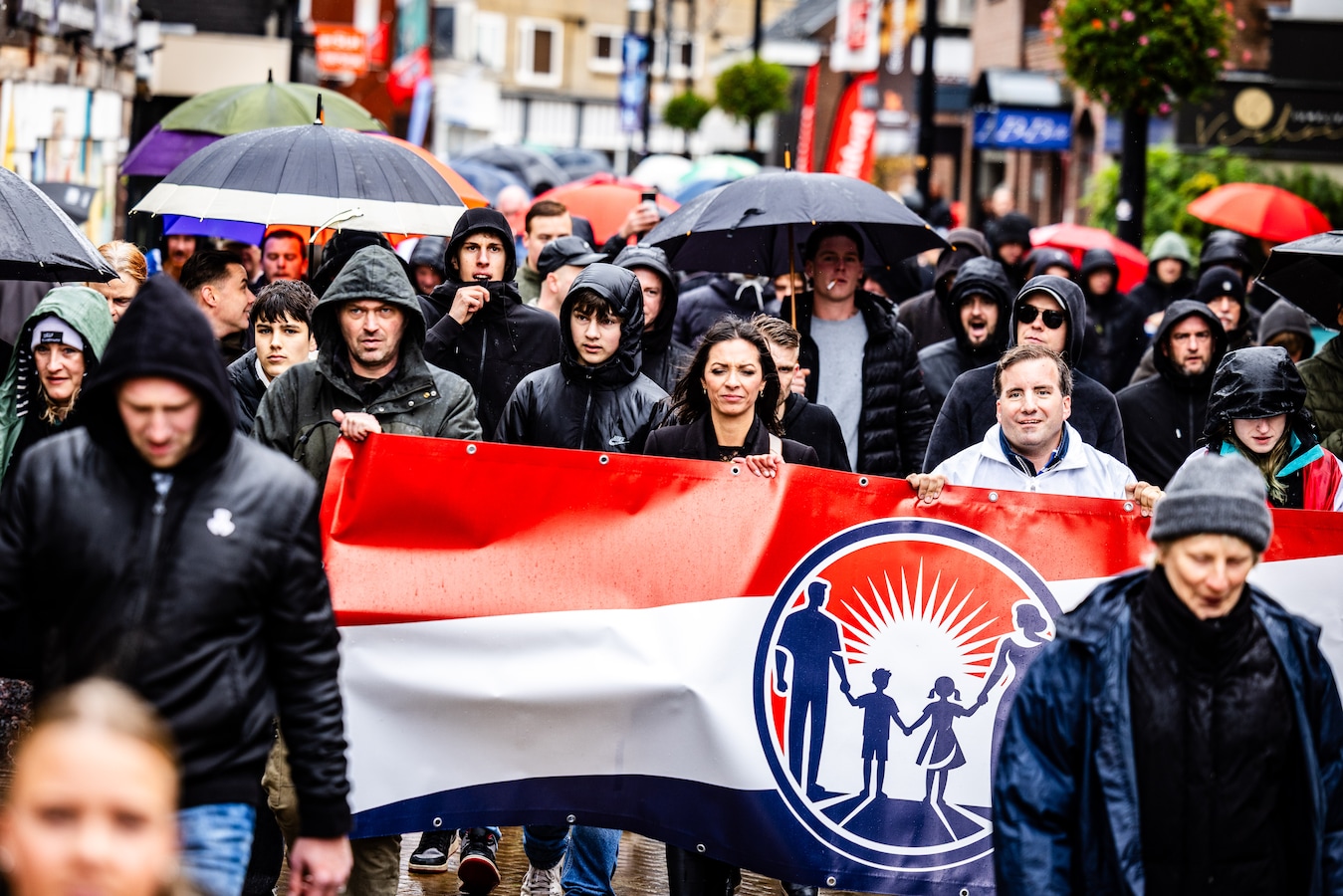Demonstranten ondanks afgelasting toch de straat op: ‘De grootste ...