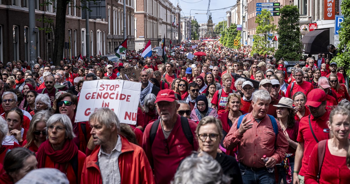 Den Haag kleurt rood voor Gaza bij grootste demonstratie in 20 jaar ...