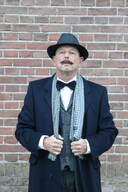 Hoe toneelspeler Tom uit Vlissingen in een uitdagende rol kruipt ...