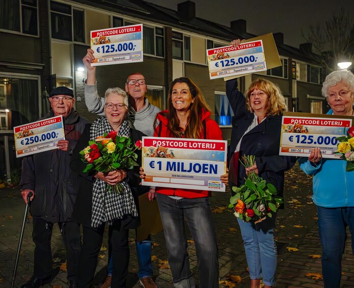 In drie maanden tijd viel de Postcode Loterij al drie keer in deze ...