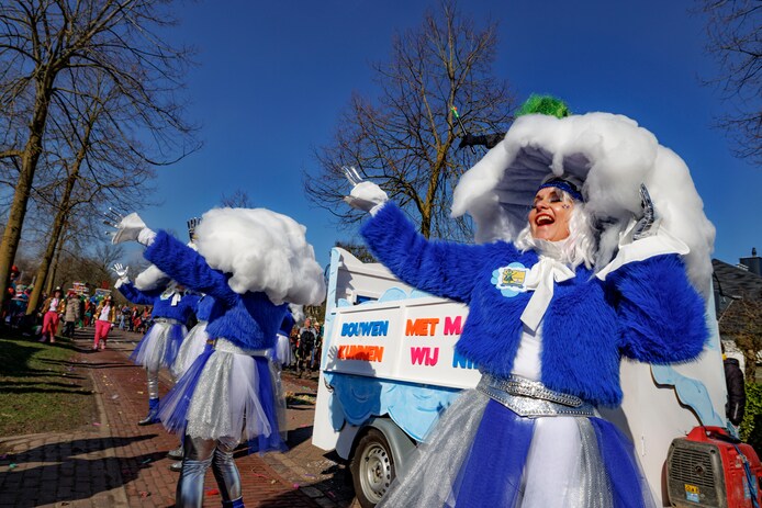 Kijk hier naar de foto’s van de optochten uit De Meierij | Sint ...