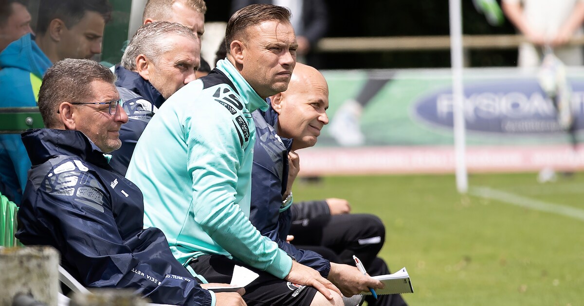 Sterkhou­der moet van het veld worden gedragen in eerste oefenduel van ...