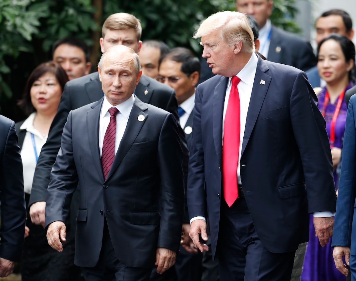 Sara (18) scoort met 'lijvige' studie over Trump en Poetin | Foto | AD.nl