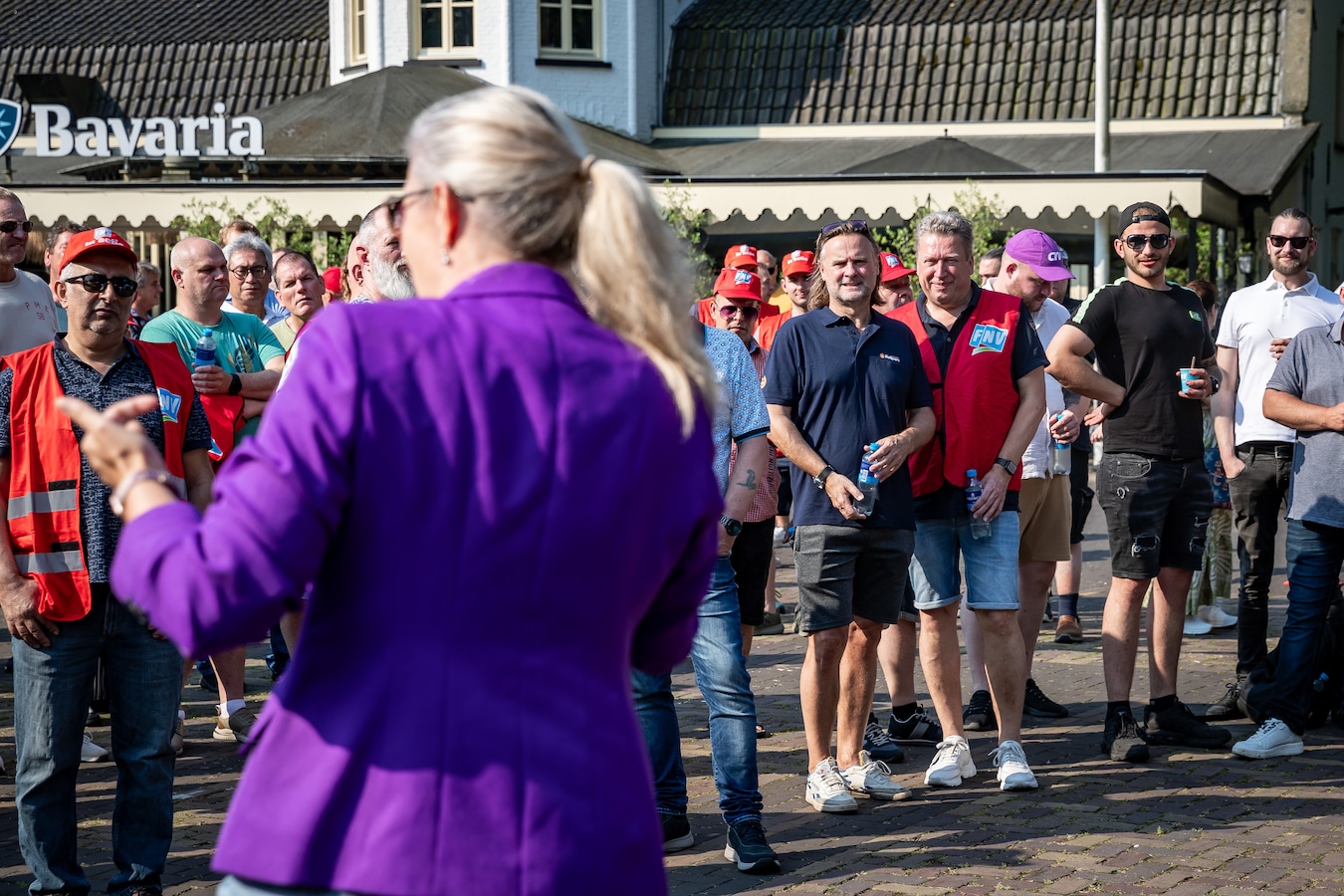Metaalwerkers in Eindhoven buigen niet: ‘Vijf dagen staken? Dan doe ik ...