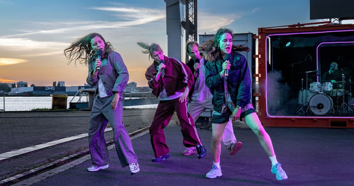 Van badeendjes tot airbags: muziektheater tussen de containers over het ...