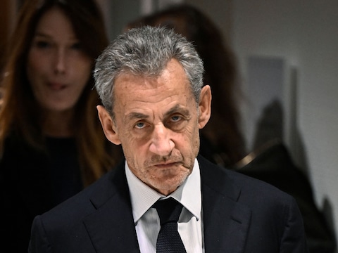 Franse oud-president Sarkozy al binnen drie weken uit cel, mag hoger beroep thuis afwachten ...