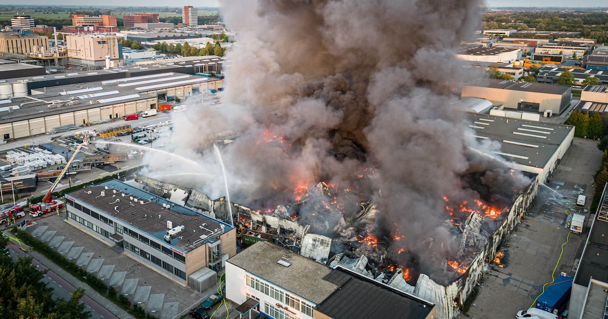 Enorme brand op bedrijventerrein Strijkviertel in De Meern onder ...