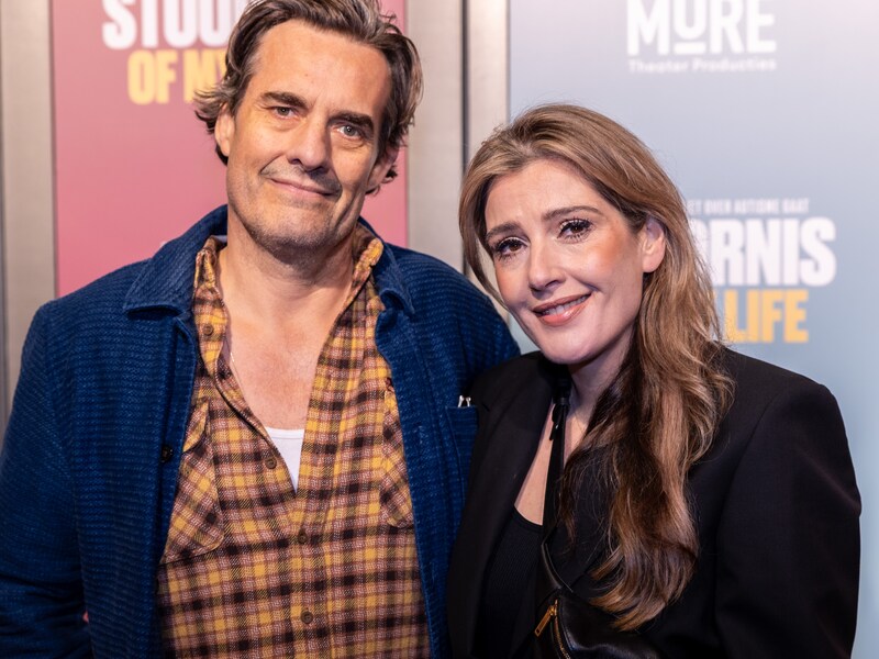Maan is niet te herkennen op nieuwe foto's: 'Voor fans die niet mee ...