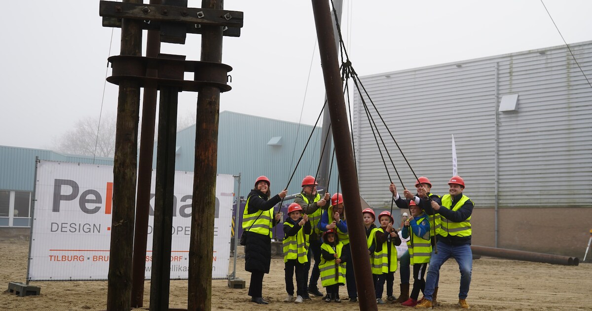 Mijlpaal: eerste paal voor nieuw beweeg- en kindcentrum in Roelofarendsveen geslagen | Kaag en ...
