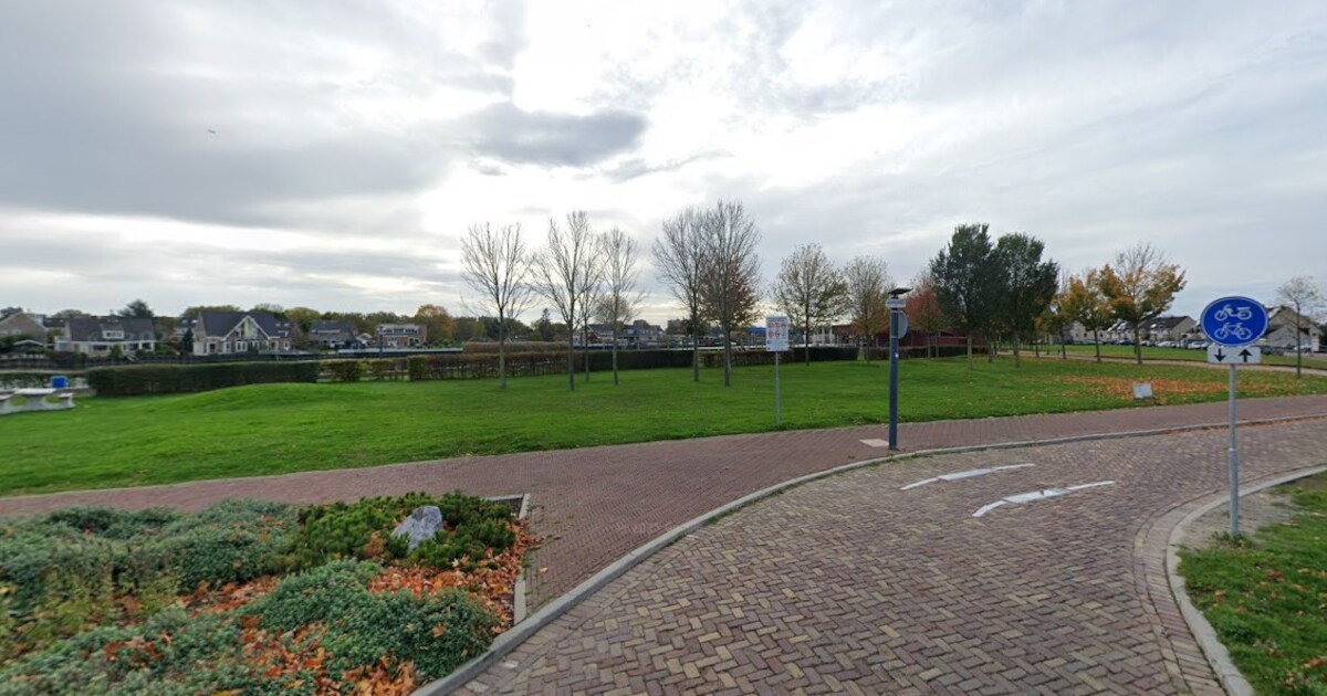 Straatroof in Capelle: mannen moeten onder bedreiging hun tas afgeven ...