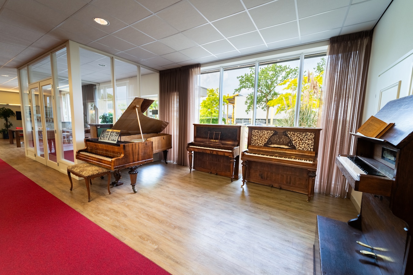 De grootste pianowinkel van Europa zit in Veenendaal: ‘De piano moet ...