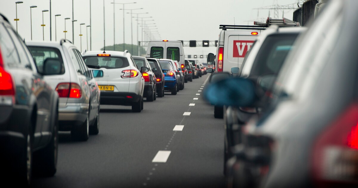 Flinke files op A27 en A28 door ongeluk bij knooppunt Lunetten | Utrecht | AD.nl